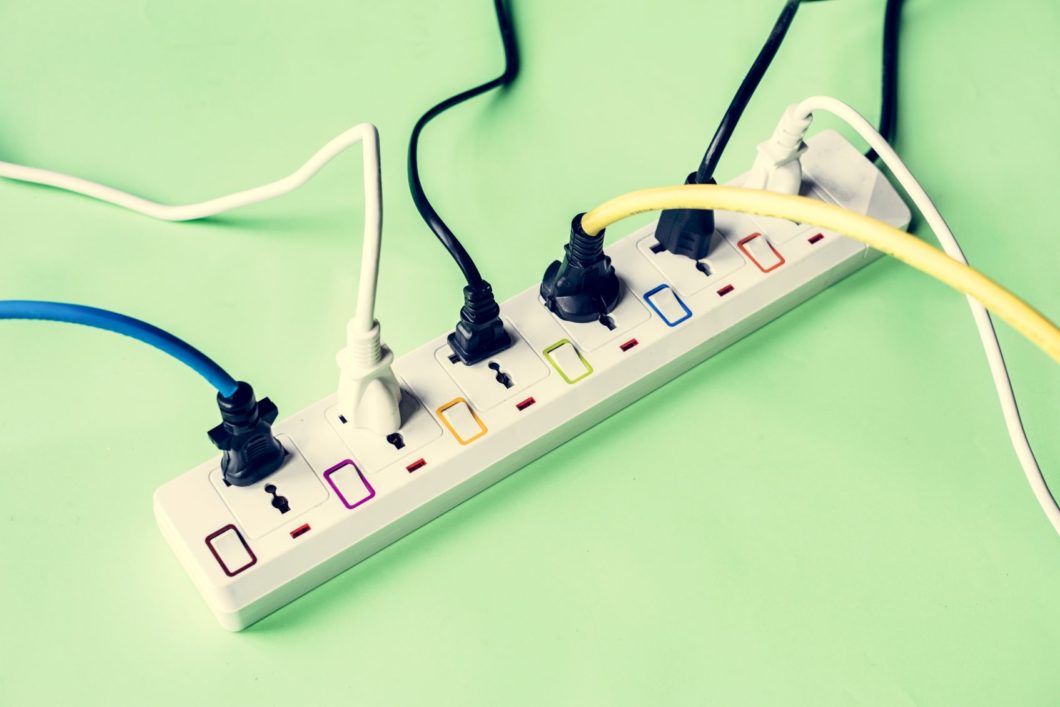 How to Prevent Power Outages from Damaging Your PC | Inspirationfeed