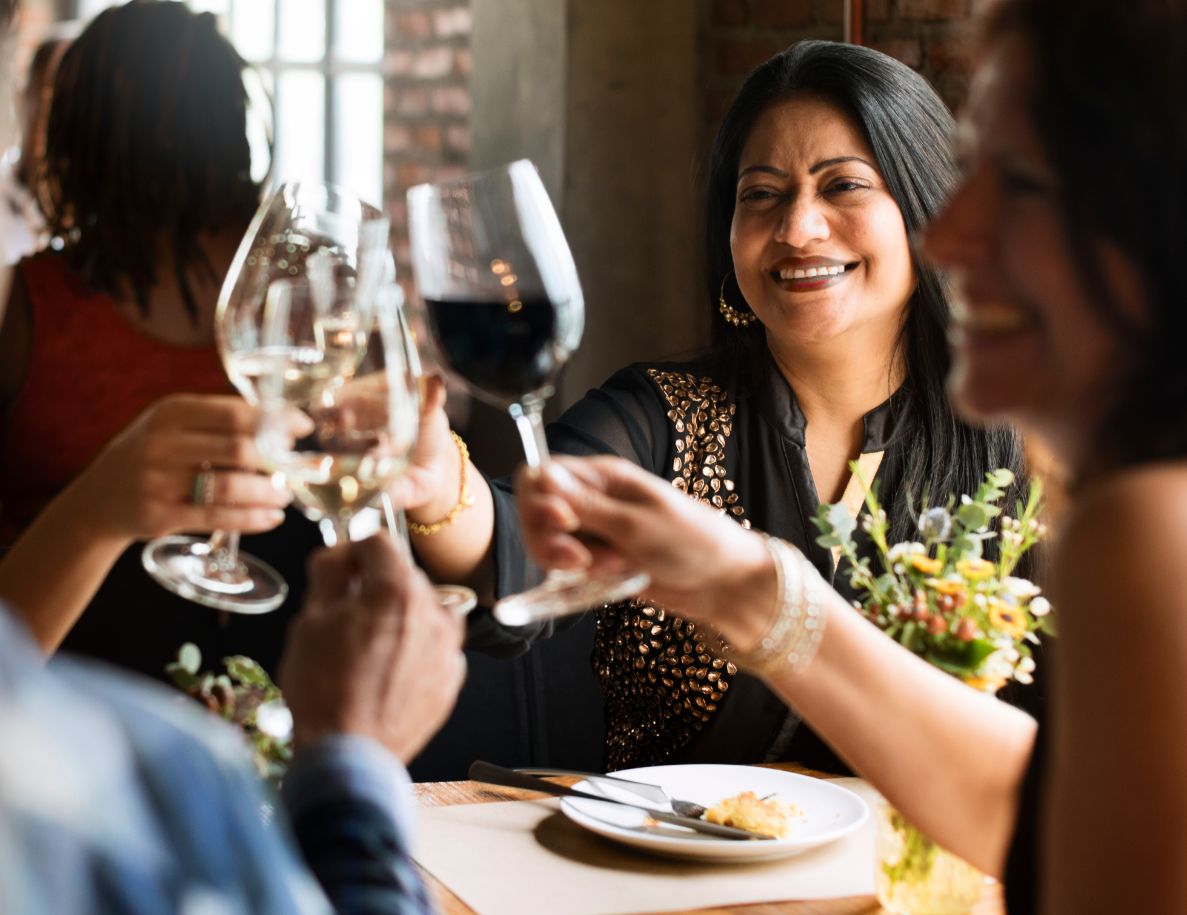 4 Tips on How to Host a Perfect Dinner Party | Inspirationfeed