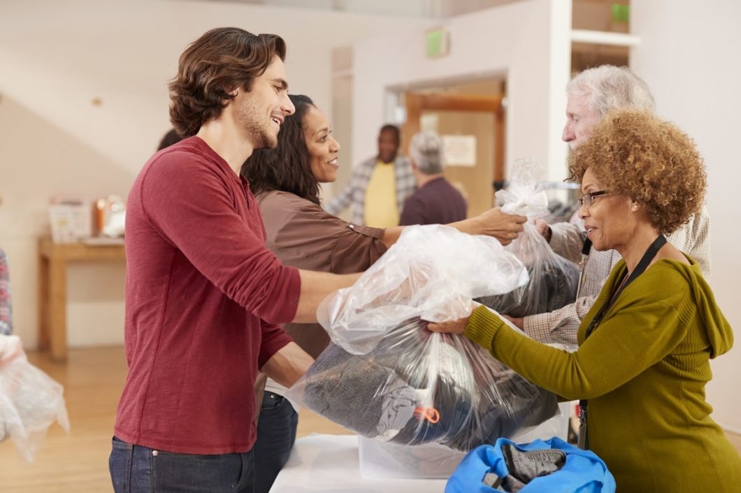 40 Inspirational Deeds to Help You Change the World | Inspirationfeed