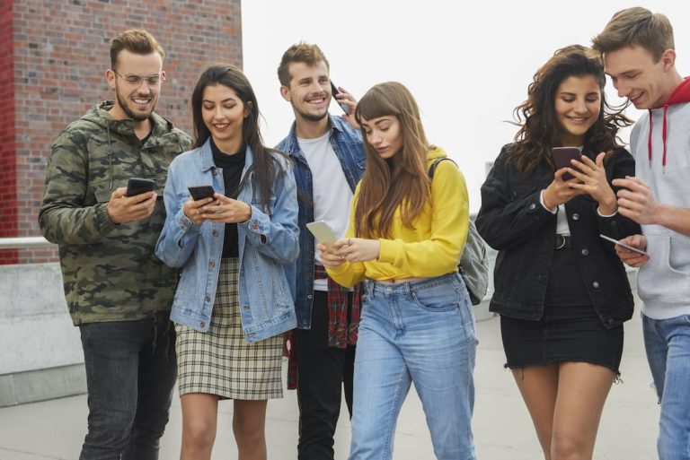 The Impact Of The Mobile Phone: How Has It Changed Life In The 21st ...