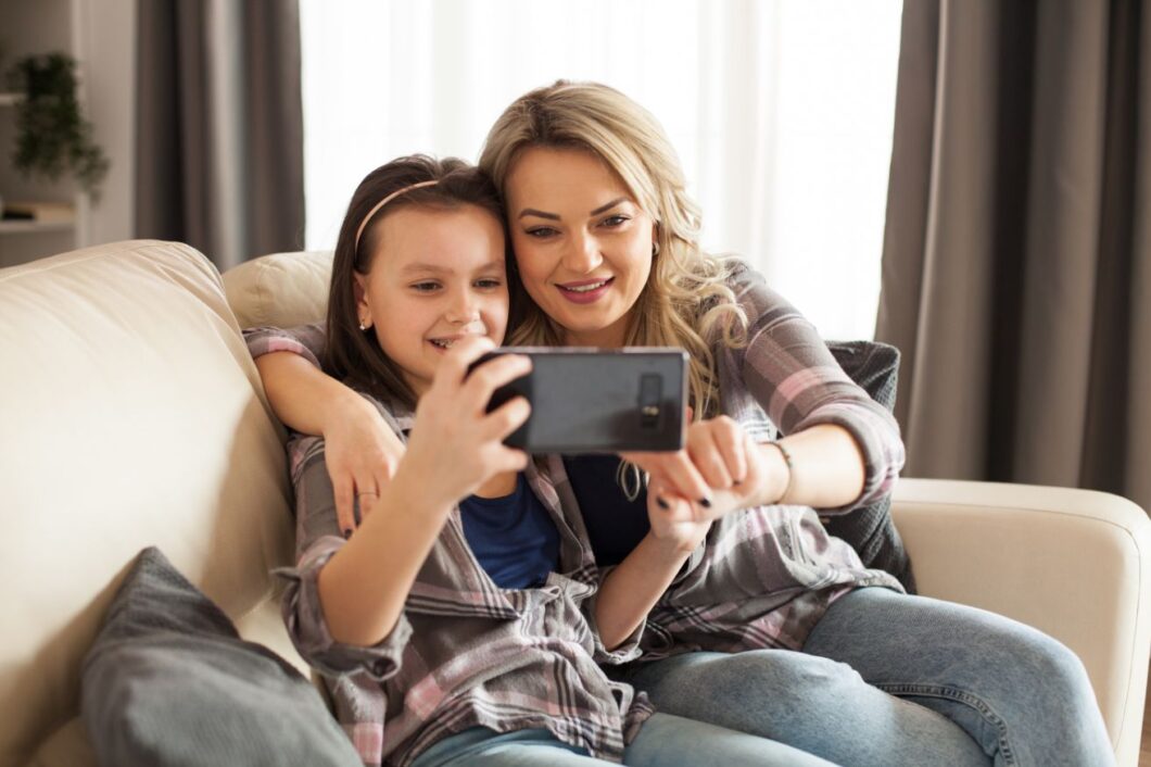 5 Ways to Introduce Tech to Your Kids Without Making Them Obsessed ...