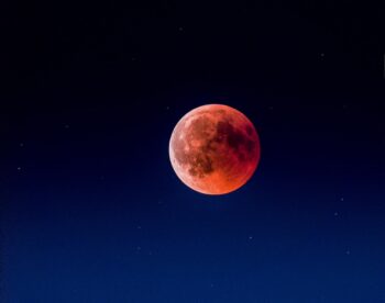 Why Does the Moon Turn Orange? (Truth Behind The Color) | Inspirationfeed