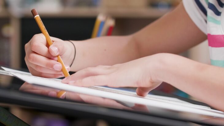 How To Draw A Hand: 10 Simple Video Tutorials (Beginner Friendly ...