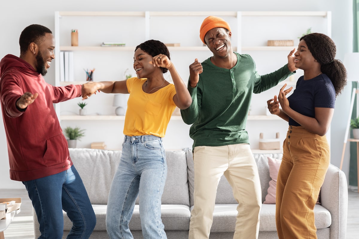 Bored? 32 Fun Things You Can Do With Your Friends At Home | Inspirationfeed