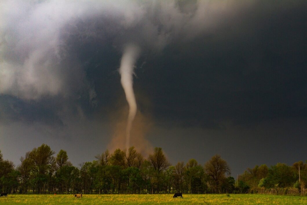 10 Scary Tornado Videos That Will Leave You Speechless | Inspirationfeed