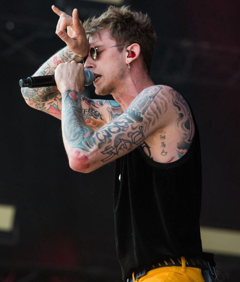 Machine Gun Kelly’s Net Worth (Updated 2023) | Inspirationfeed