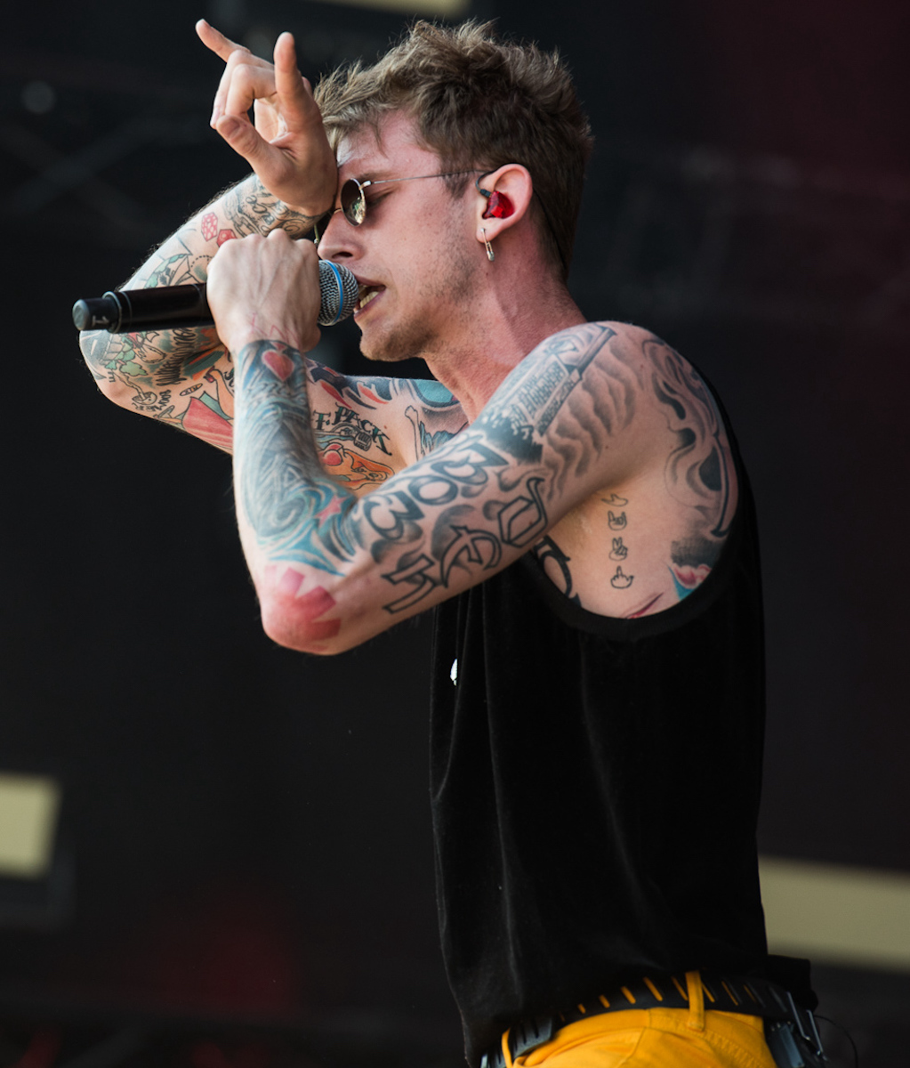 Machine Gun Kelly’s Net Worth (Updated 2023) | Inspirationfeed